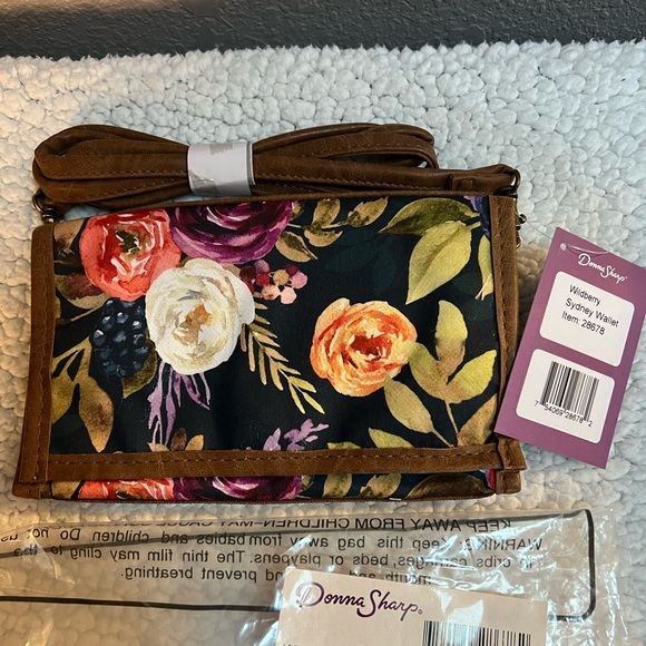 Donna Sharp | Bags | Donna Sharp Sydney Crossbody Wallet Trifold Adj ...